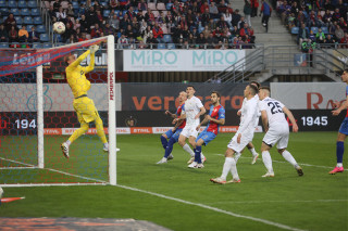 Piast Gliwice przegrał z Zagłębiem Lubin. Goście wspięli się na szczyt ...