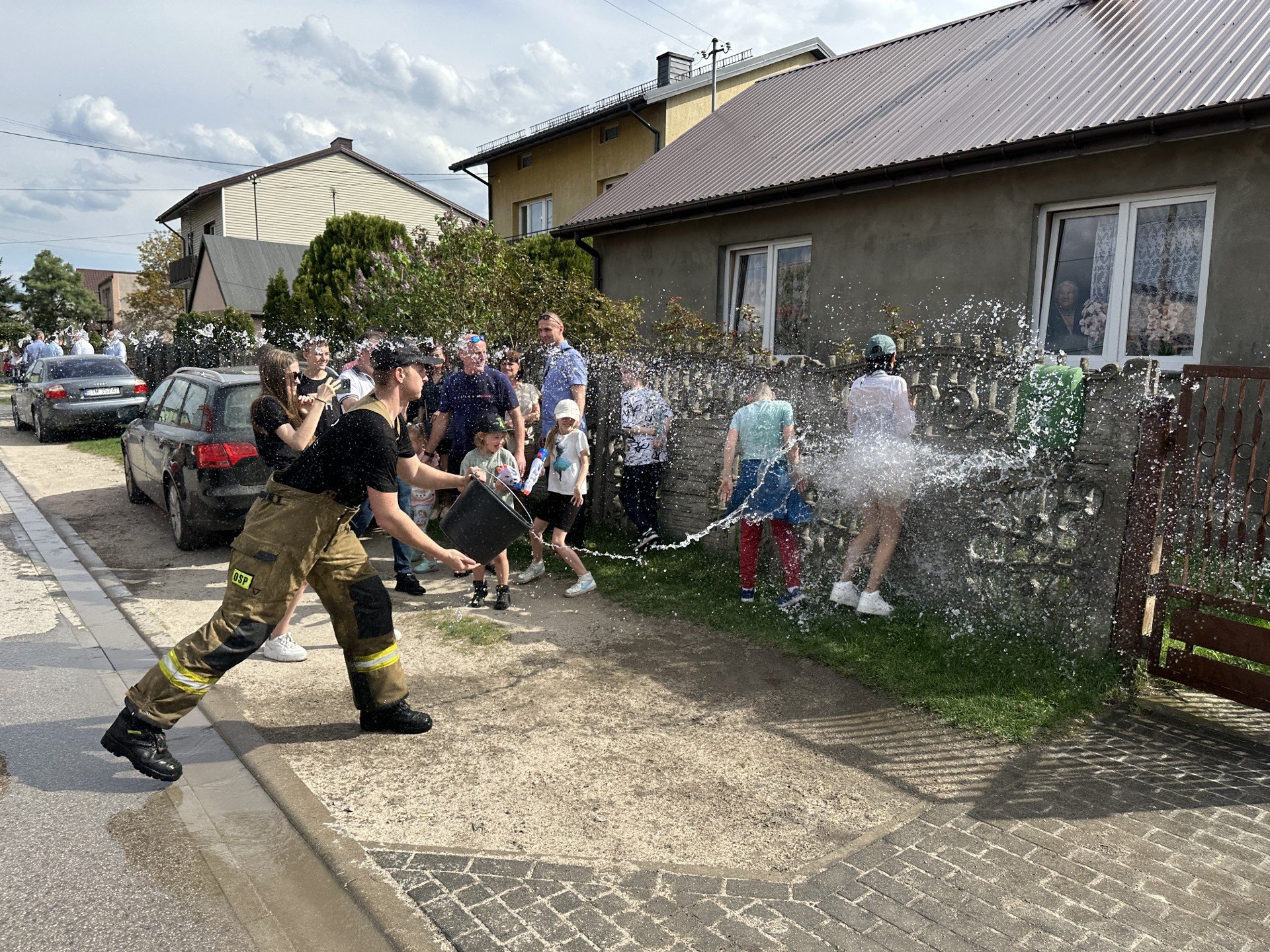 Śmigus-dyngus w Smardzewicach 2025, czyli lany poniedziałek na ludowo ...