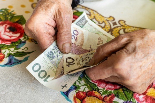 Seniorzy! Dostaniecie 800 plus. Nowe świadczenie dla emerytów i ...