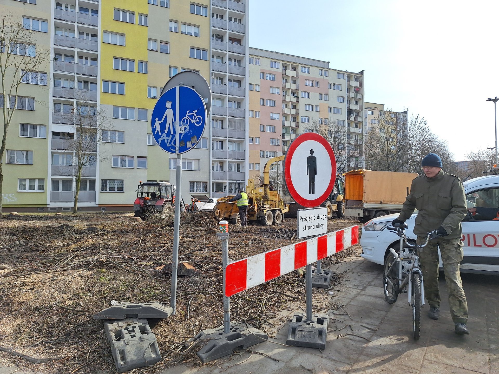 Rozpoczęła się budowa tunelu Kolei Dużych Prędkości. Prace trwają obok ...