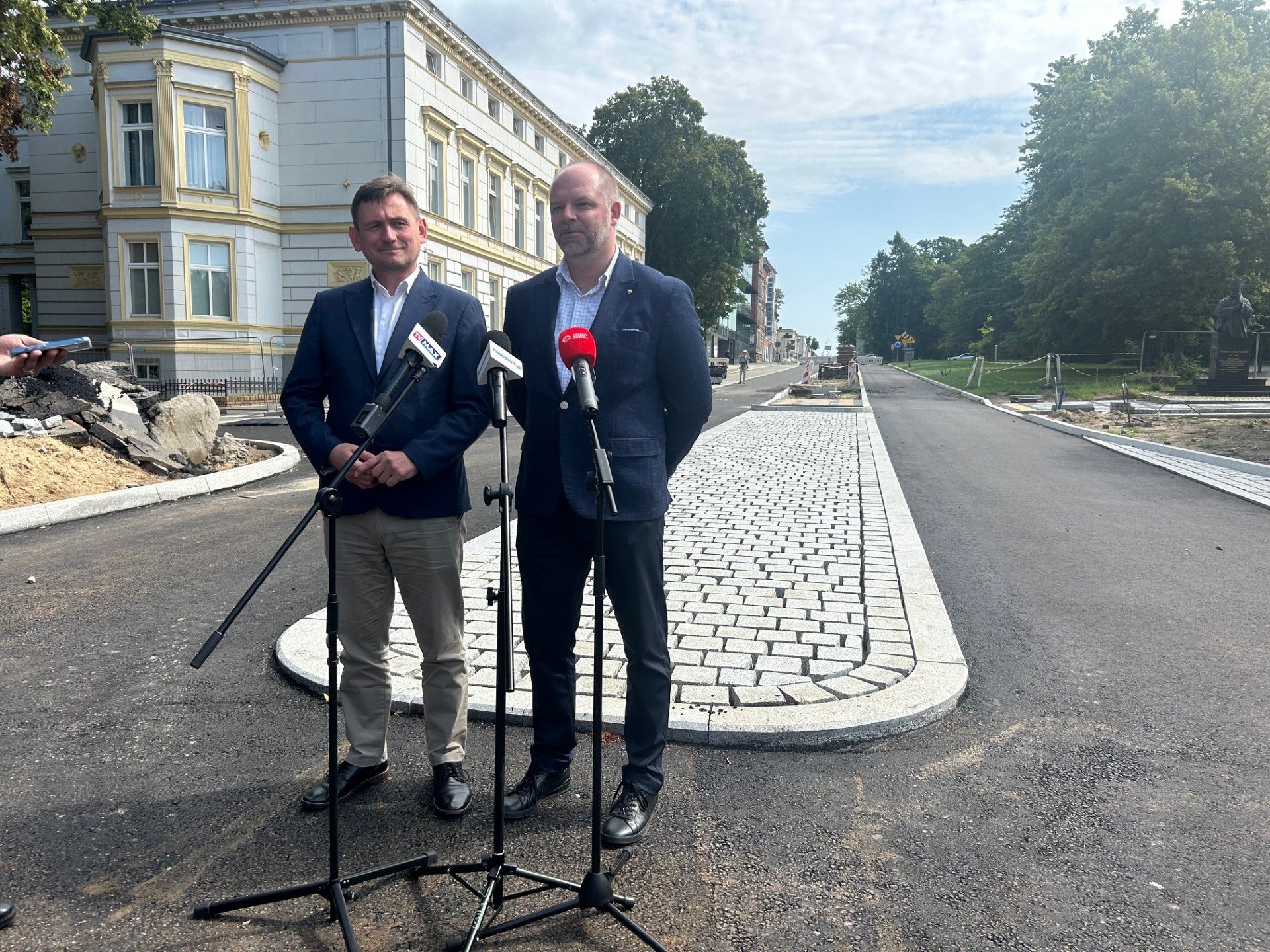 Prezydent Koszalina Tomasz Sobieraj: Ucinam spekulacje. Karetka tędy ...