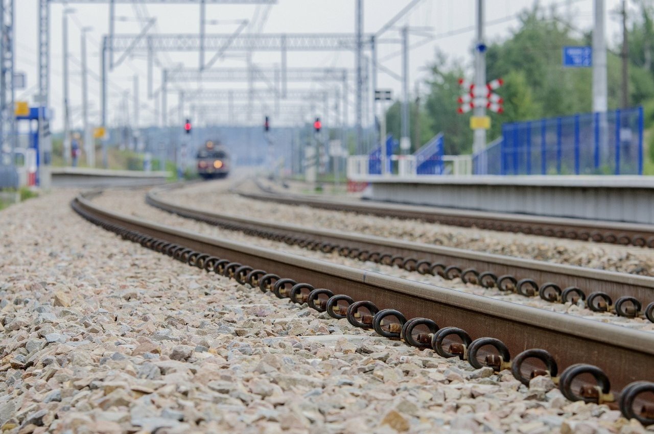 Zmienią się stacje, dobudują tor i przejście podziemne. Duże zmiany na ...