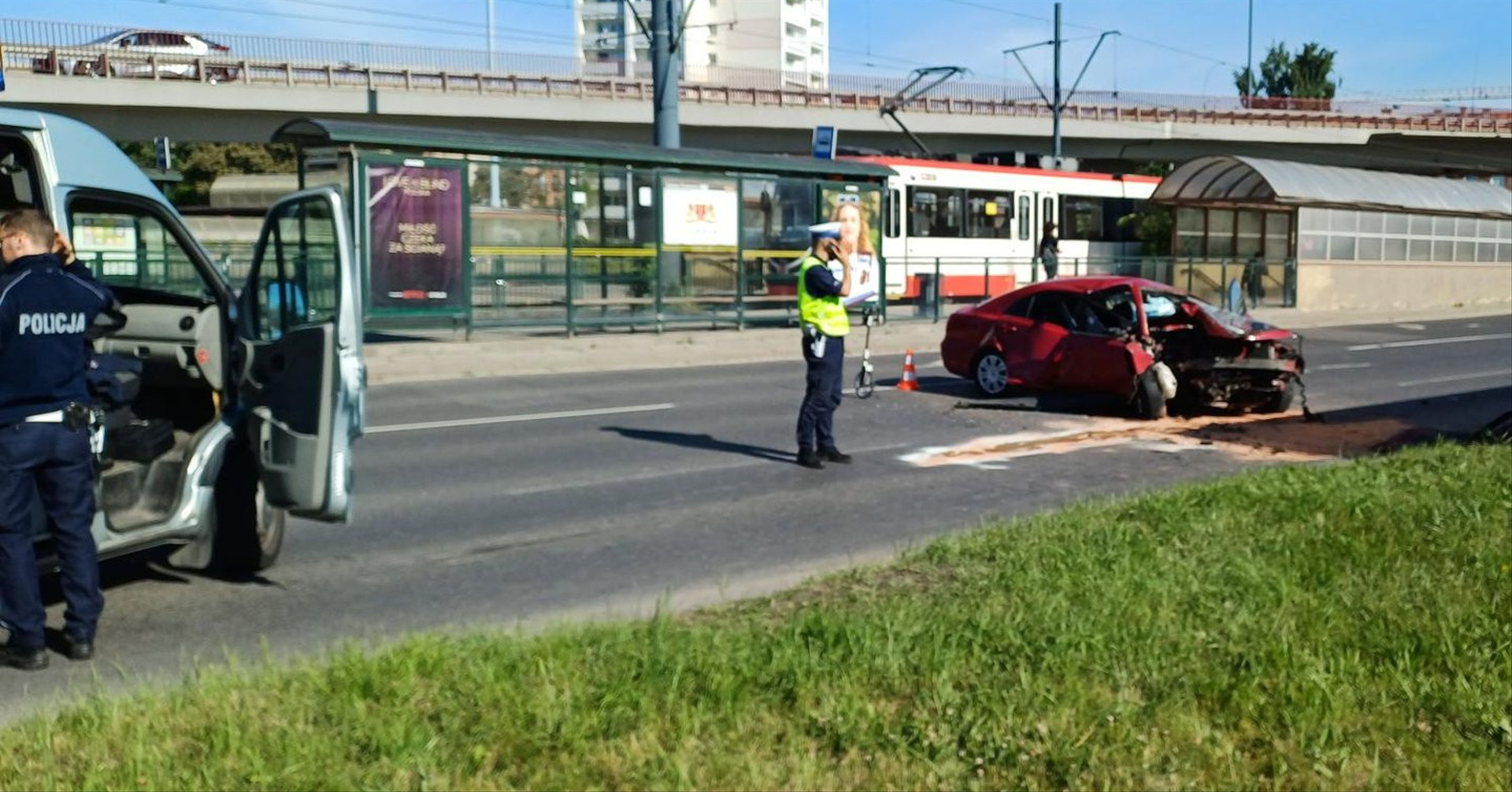 Wypadek w okolicy Bramy Żuławskiej. Jedna osoba jest ciężko ranna ...