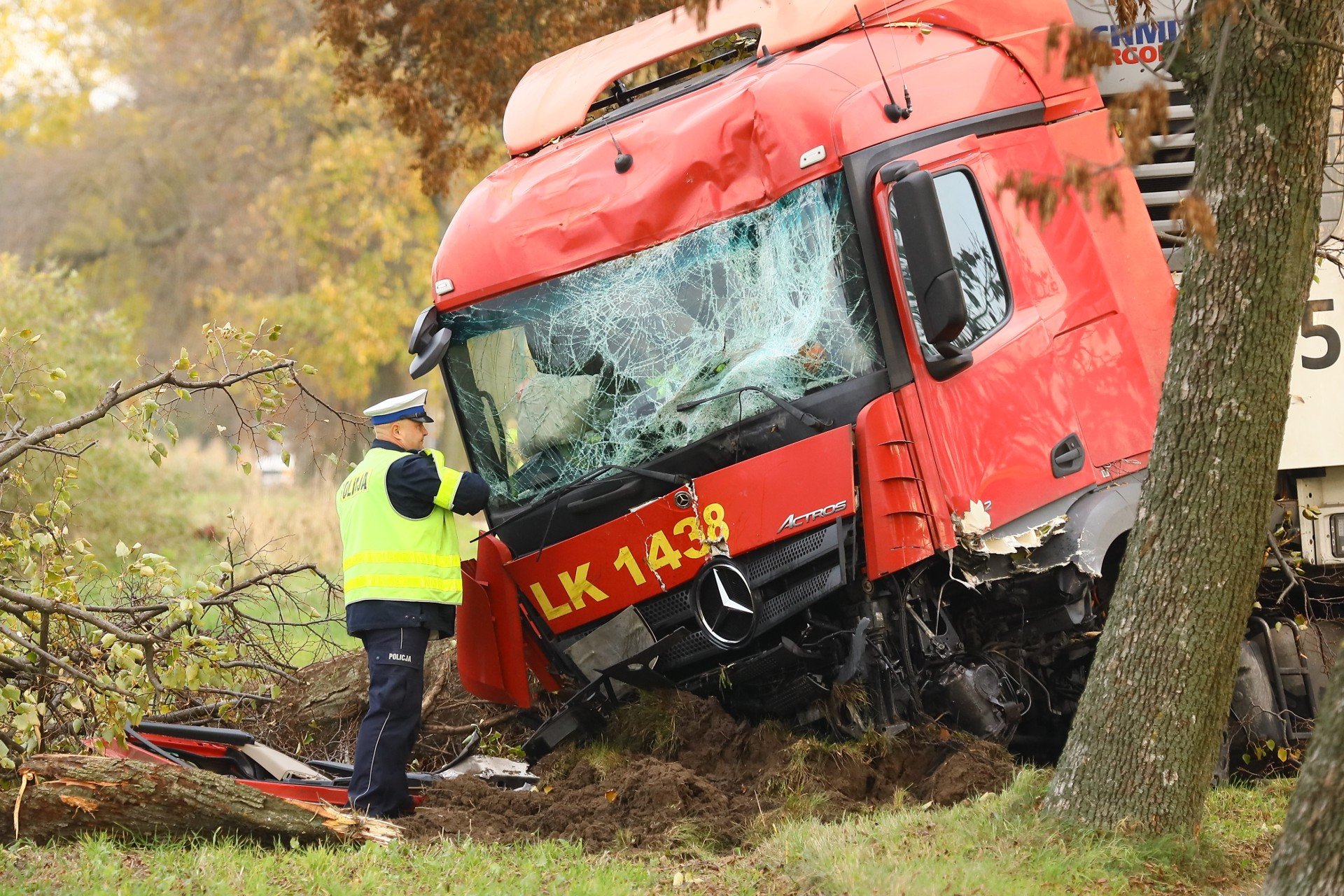 Groźny wypadek na DW 473 pod Piotrkowem. Lądował śmigłowiec LPR, jedna ...