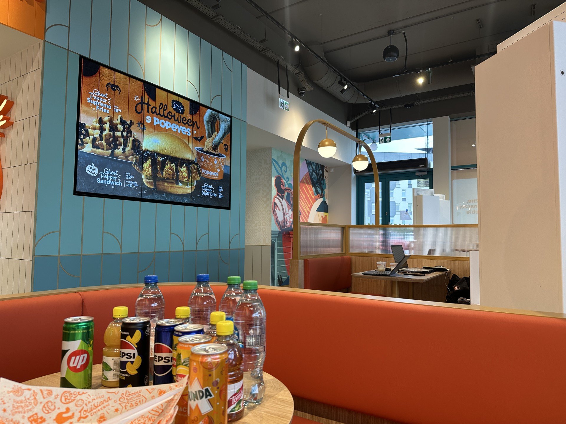 Nowy kultowy fast food z USA otworzył się na Śląsku. Zobacz kuchnię i ...