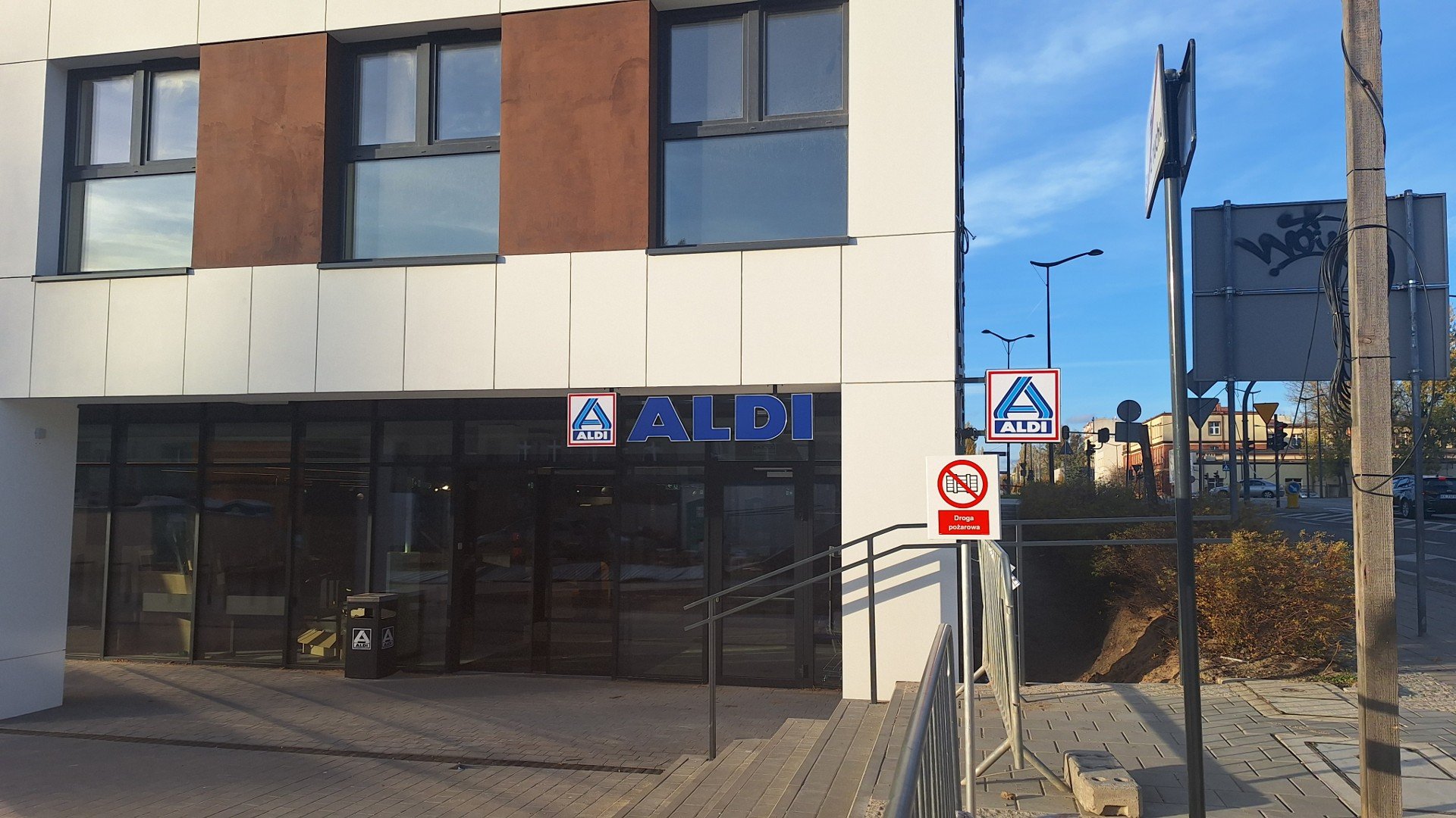 Nowy Aldi otwiera się w Łodzi przy ul. Tuwima 88. Pierwsze zakupy w ...