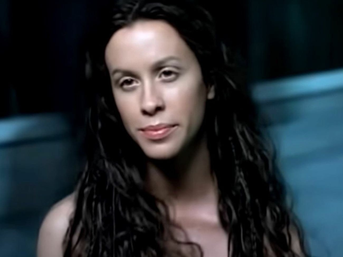 Tak wygląda dziś Alanis Morissette. Wokalistka skończyła 52 lata ...