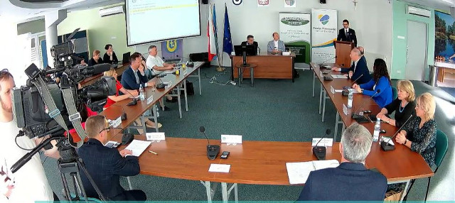 Sesja Rady Powiatu w Pińczowie. Zapis transmisji na żywo | Echo Dnia ...
