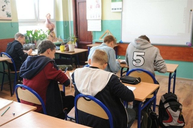 Twoje dziecko się uczy? Dostaniesz 1100 zł dla rodzica. Im szybciej ...