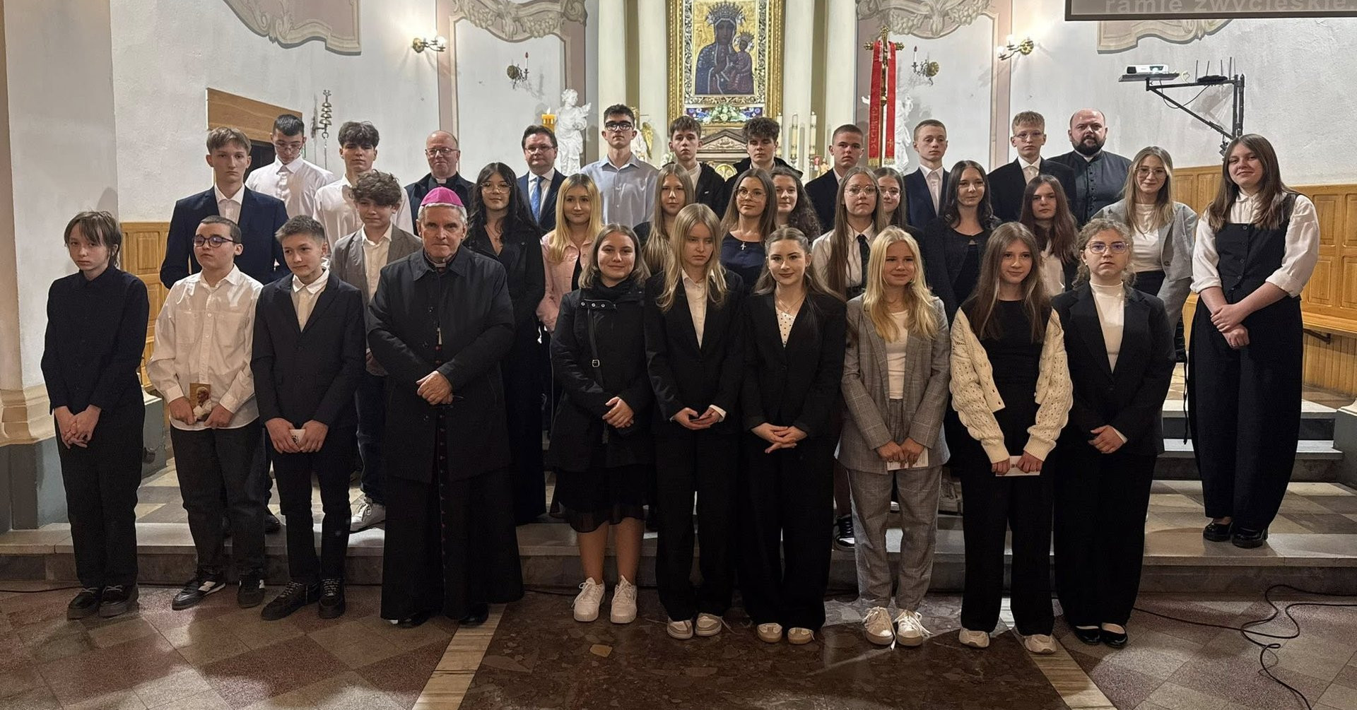 Bierzmowanie w parafii świętego Michała Archanioła w Ostrowcu ...