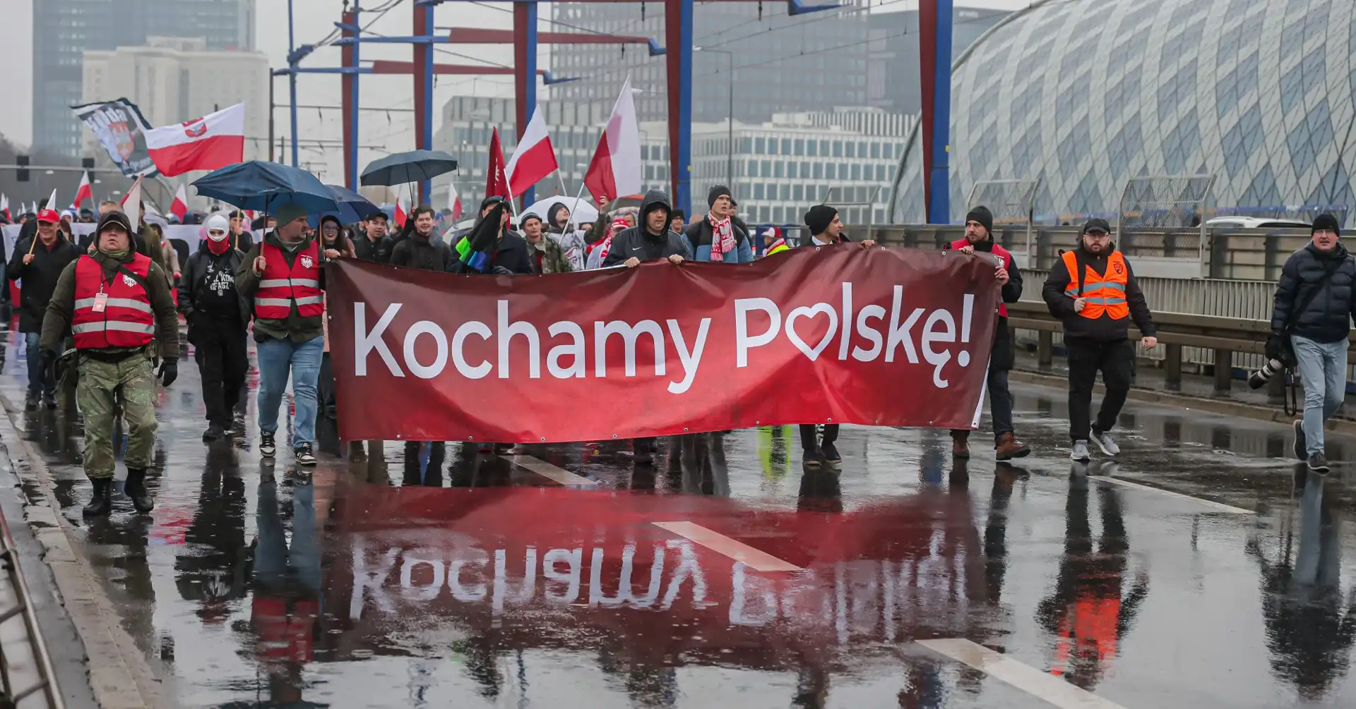 Marsz Niepodległości przeszedł ulicami Poznania. Wzięło w nim udział ...