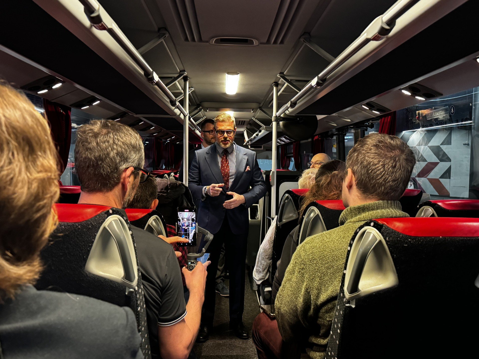 Polbus-PKS z nową aplikacją! Time4BUS pokazuje lokalizację autobusów i ...