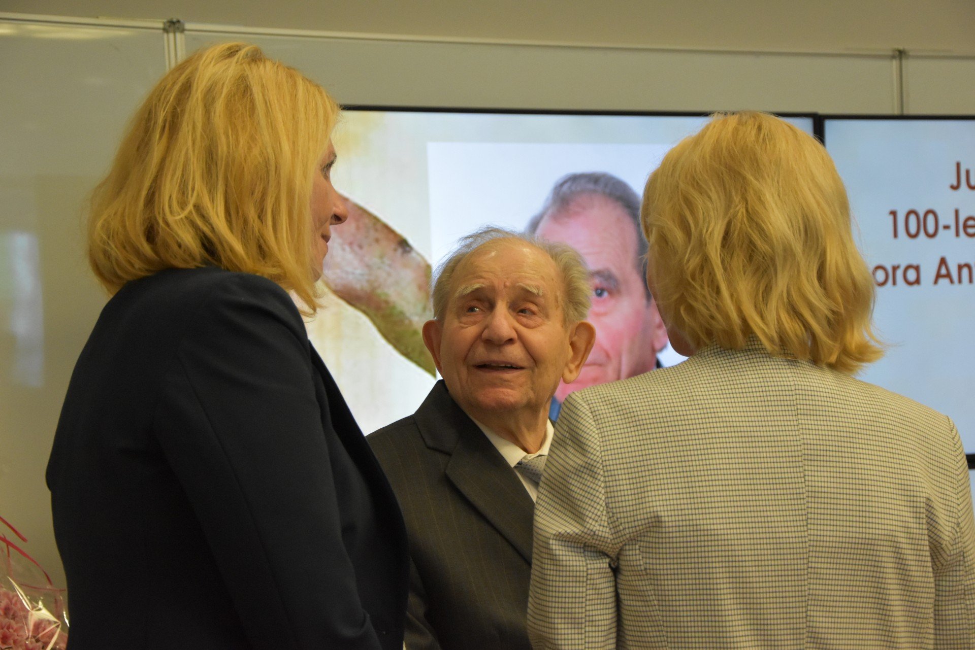 Na setne urodziny prof. Antoni Matysiak z Zielonej Góry wydał książkę i ...