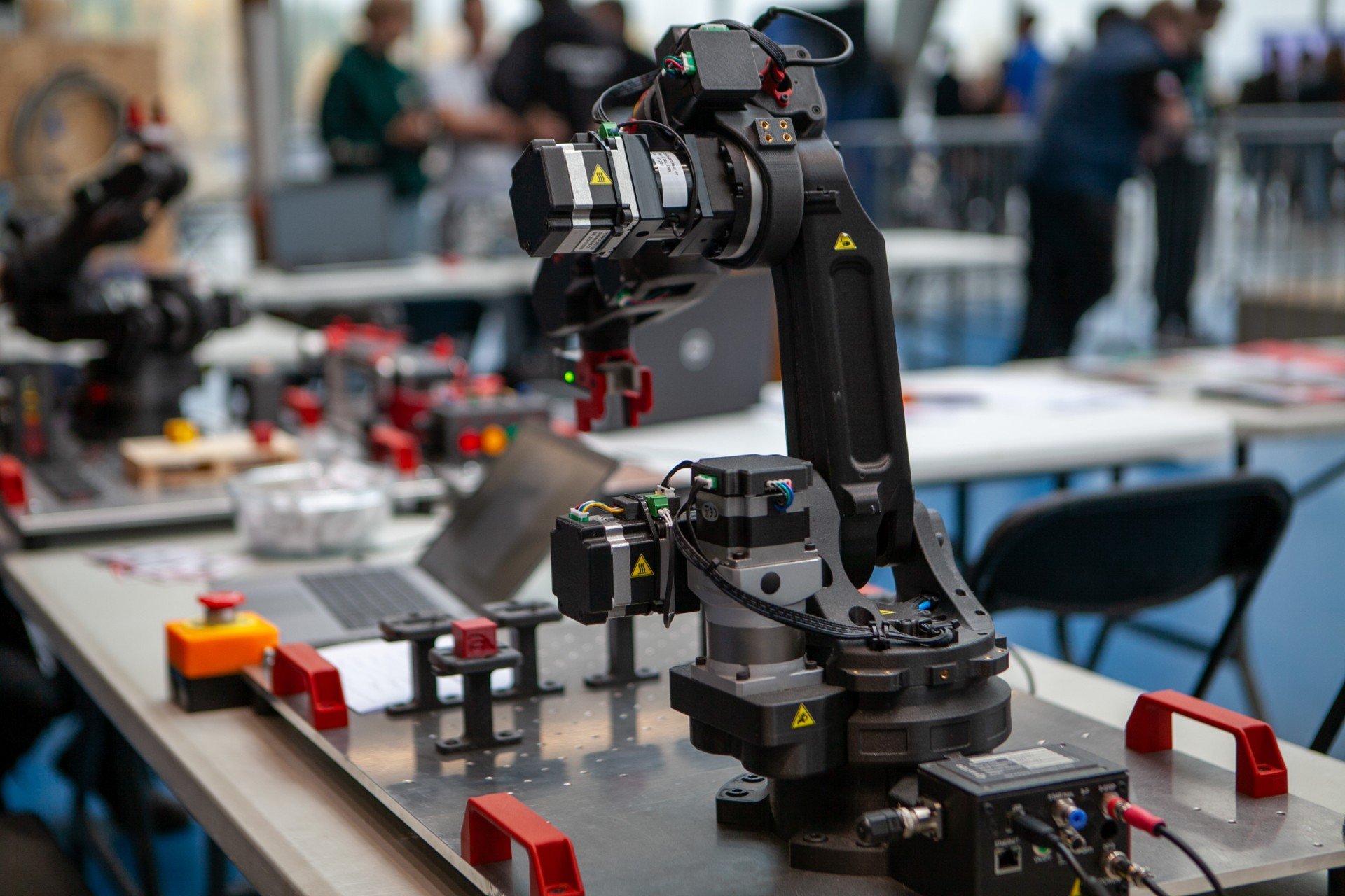 III Ogólnopolski Konkurs Robotyczny RobON 2025 w Krośnie. Zobacz ...
