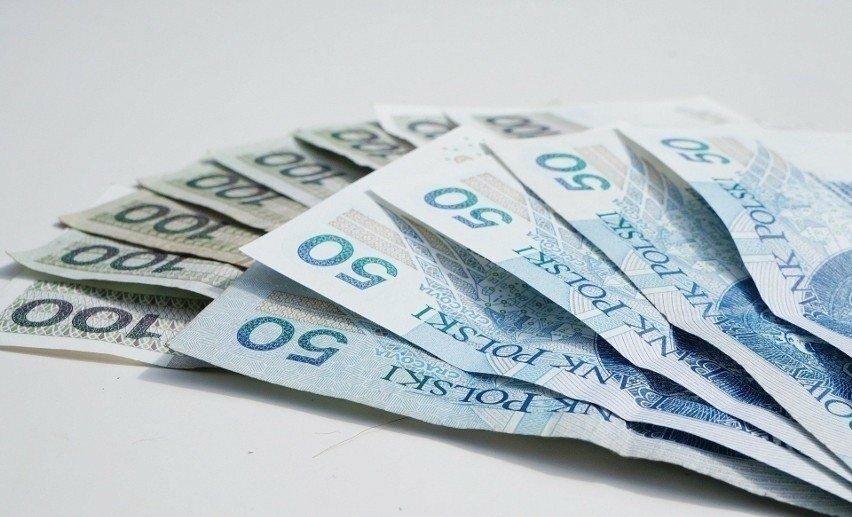 Przez trzy lata dostaniesz 1400 zł co miesiąc! Polacy o tym nie wiedzą ...