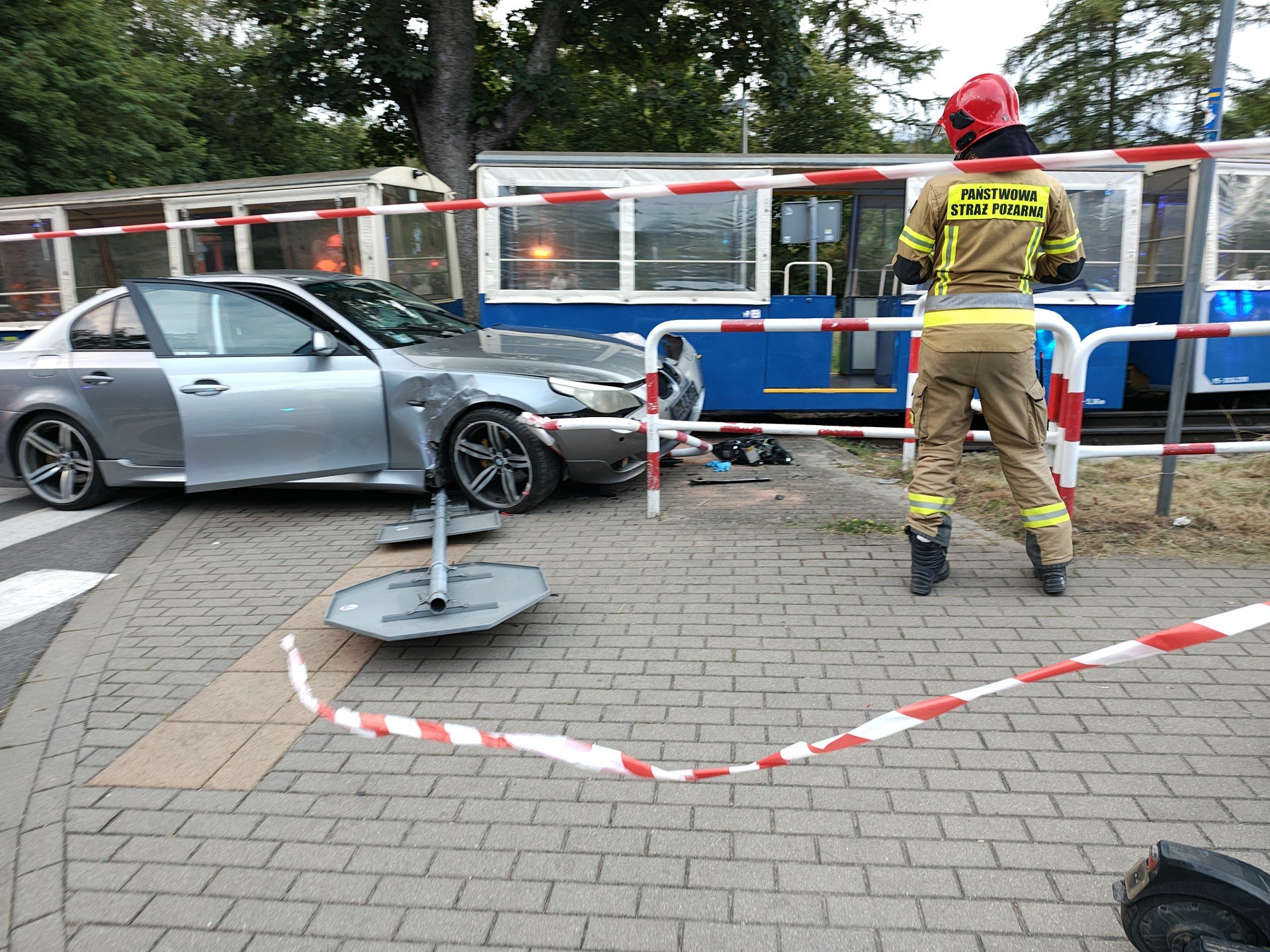 Wypadek Maltanki w Poznaniu. Kolejka zderzyła się z samochodem osobowym ...
