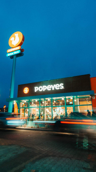 Otwarcie restauracji Popeyes w Mogilanach. Pierwszy lokal kultowej sieć ...
