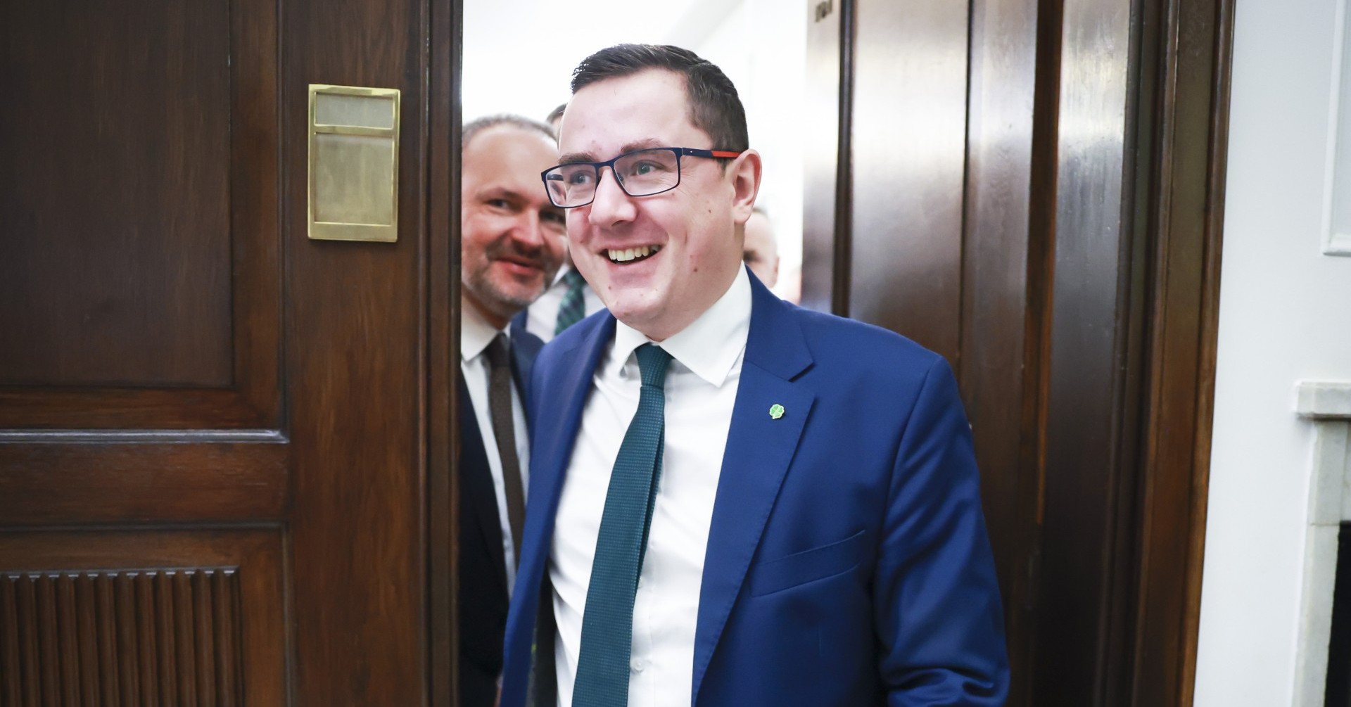 Ma 32 lata, cięty język i będzie rządził superministerstwem. Pochodzi z ...
