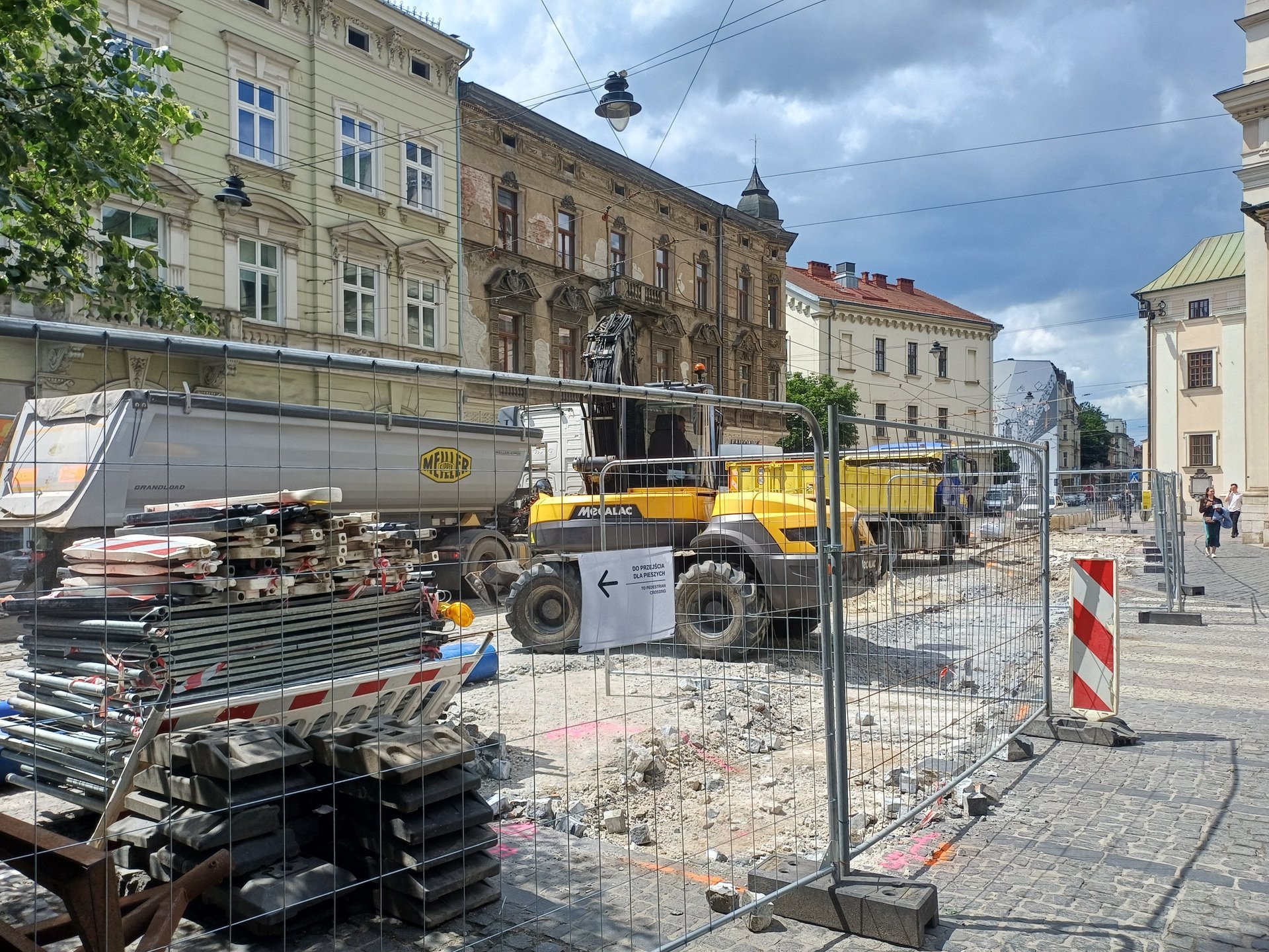 Szkoła przetrwania na okratowanej Karmelickiej. Mieszkańcy i ...