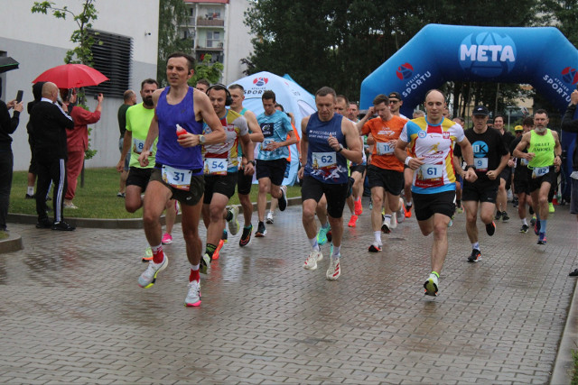 Bieg Uliczny Memoriał Mariana Szymańskiego 2026 w Radomsku. Na starcie ...