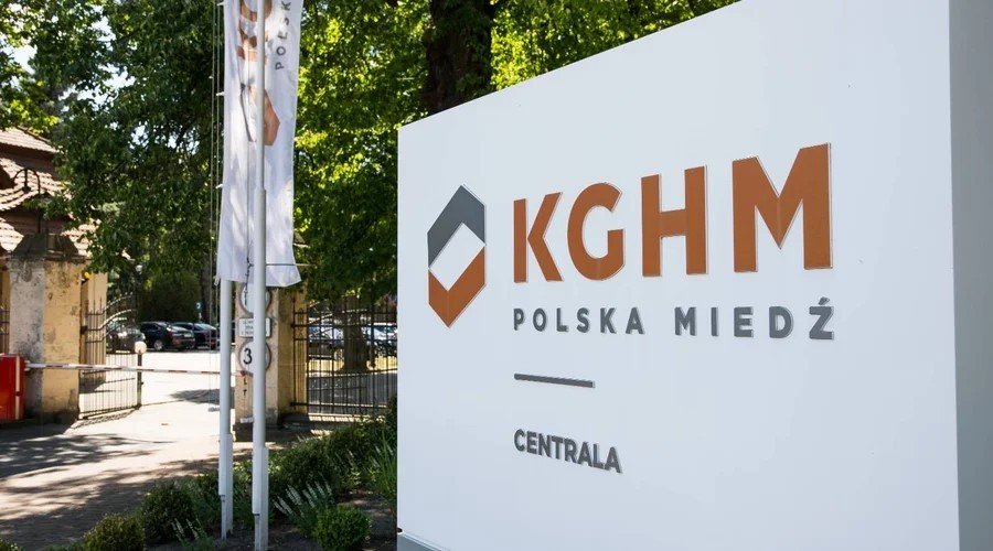 Na giełdzie w Warszawie główne indeksy w dół. W centrum uwagi KGHM ...