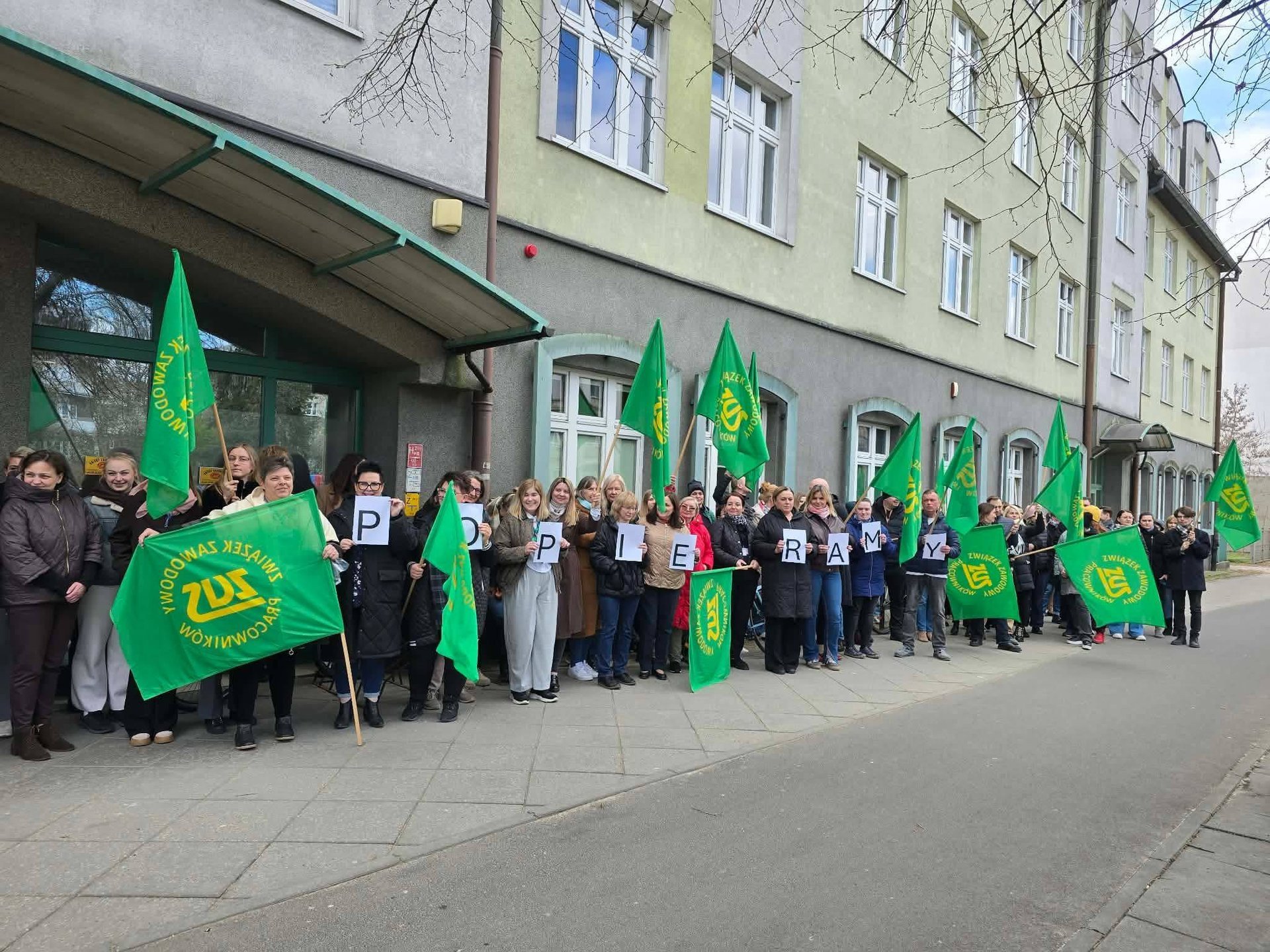 Walka o podwyżki w ZUS. Toruń i region protestuje | Nowości Dziennik ...