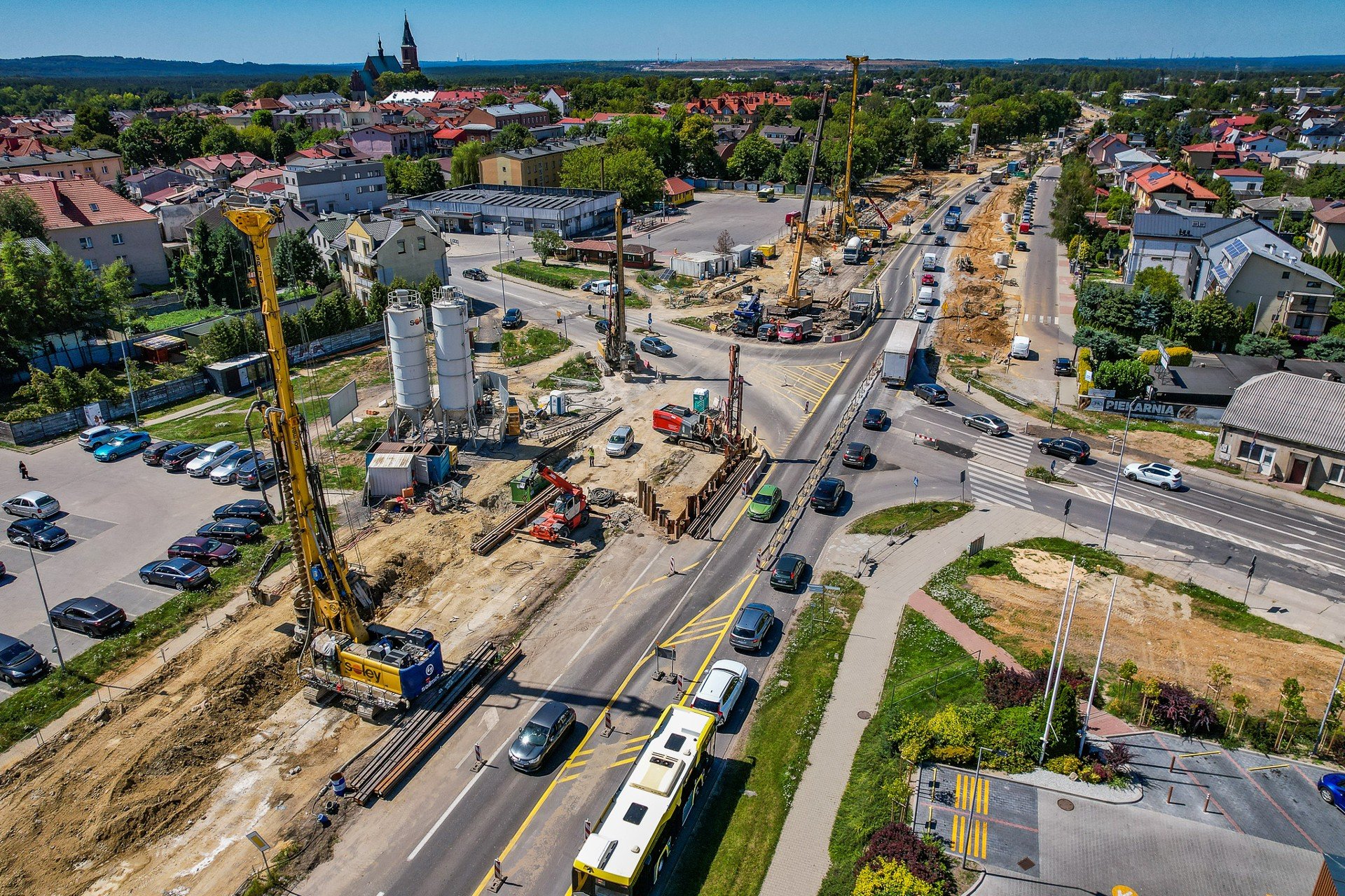 Duże utrudnienia na DK 94 w Olkuszu. W nocy będzie montowana kładka dla ...