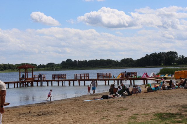 Jezioro Powidzkie u progu lata. Nowy pomost i więcej wody | Gniezno ...