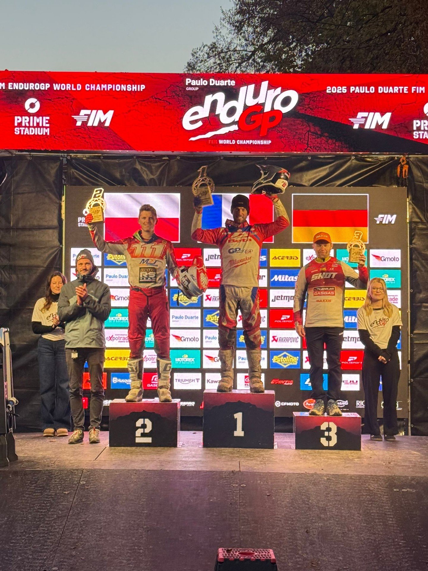 Motocyklista Aleksander Bracik z KTM Novi Korona Kielce na podium ...