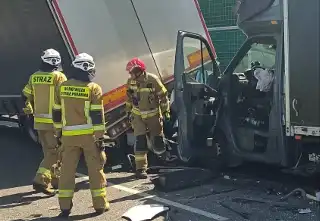Koszmarny wypadek na śląskim odcinku A1: wbił się autem pod tira, a ...