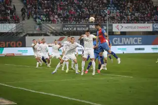 Piast Gliwice przegrał z Zagłębiem Lubin. Goście wspięli się na szczyt ...