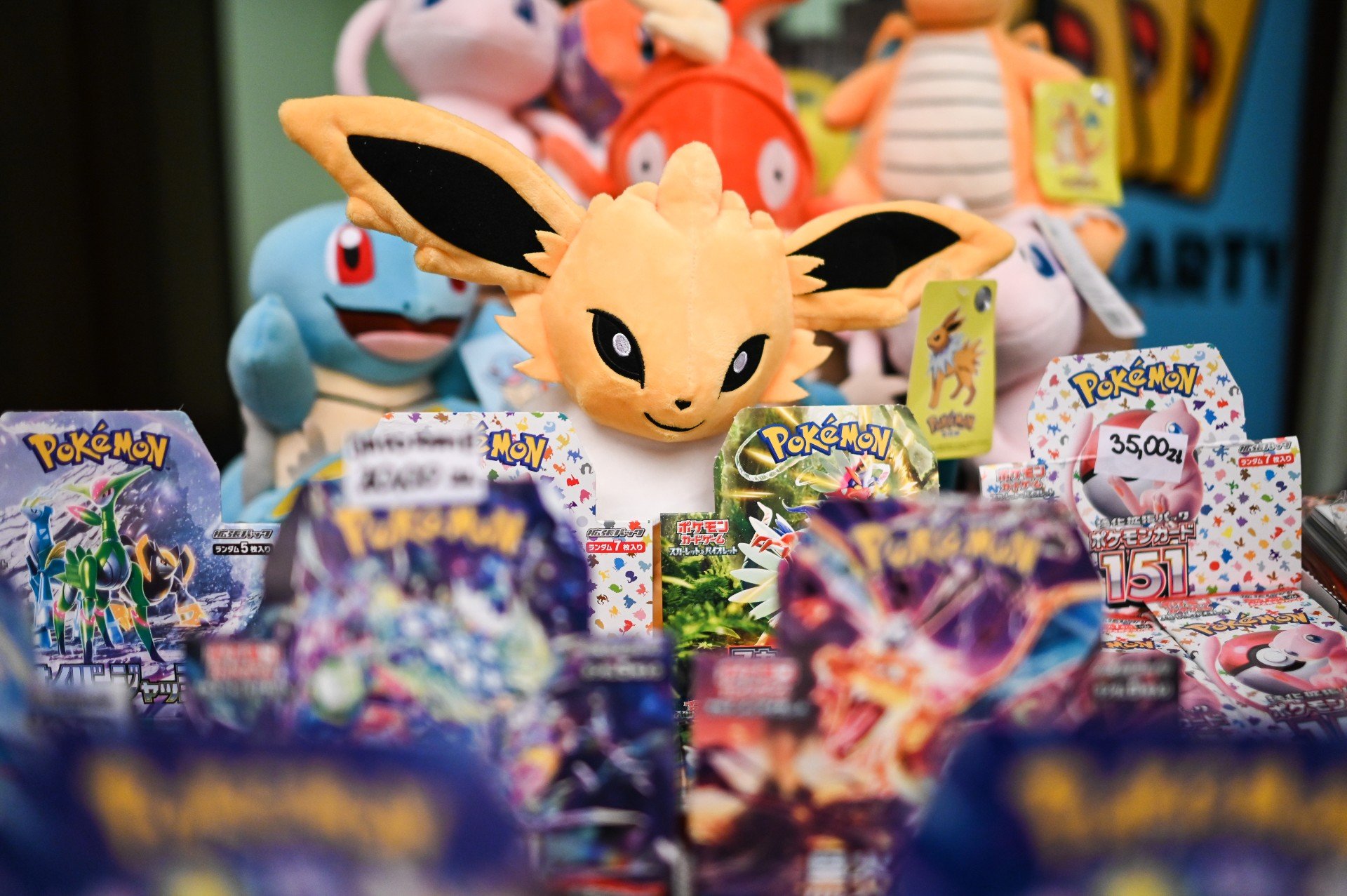 W Warszawie powstaje oficjalny sklep z kartami Pokemon. Na otwarciu ...