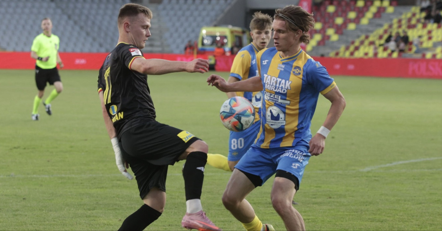 Korona II Kielce pokonała w finale Arkę Pawłów 5:1 i na Exbud Arenie ...