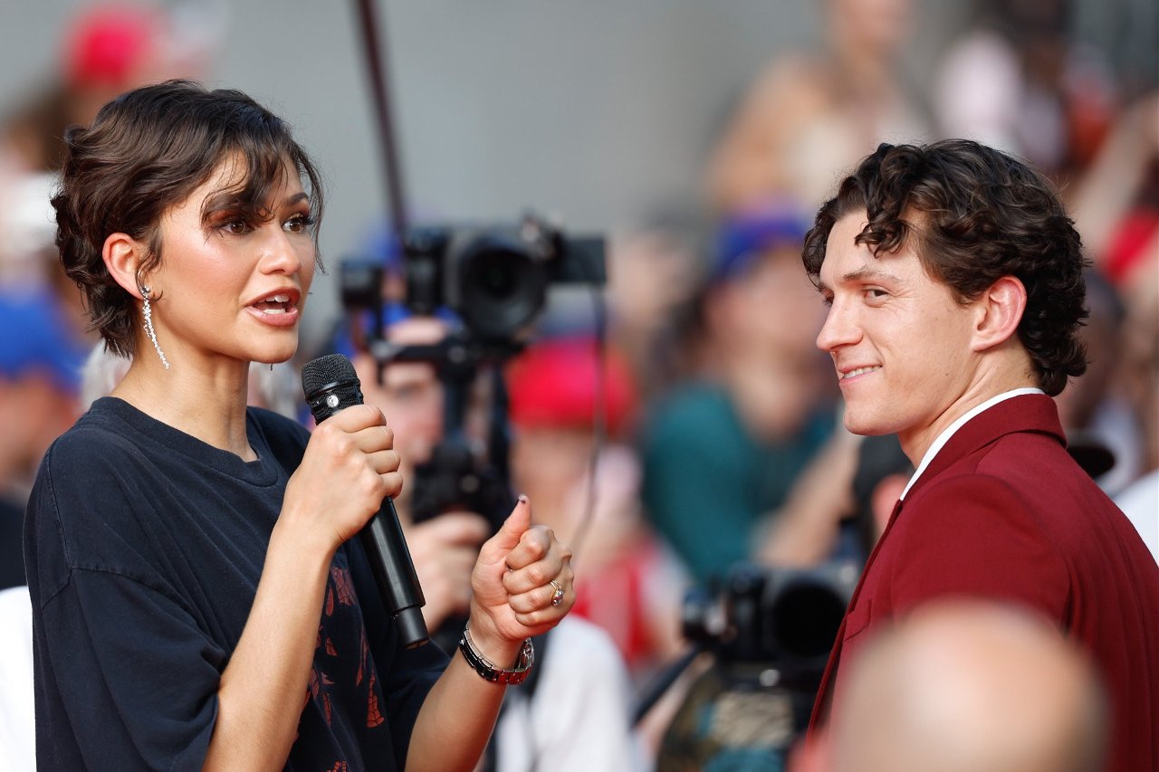 Najdłuższe nogi w show-biznesie? Tak Zendaya promuje nowego „Spider ...
