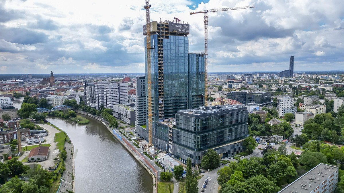 Drugi najwyższy budynek we Wrocławiu osiągnął docelową wysokość. Tak ...