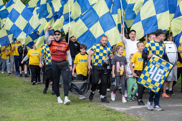Dużo kibiców, wyjątkowa oprawa i gorący doping na meczu Nida Pińczów ...