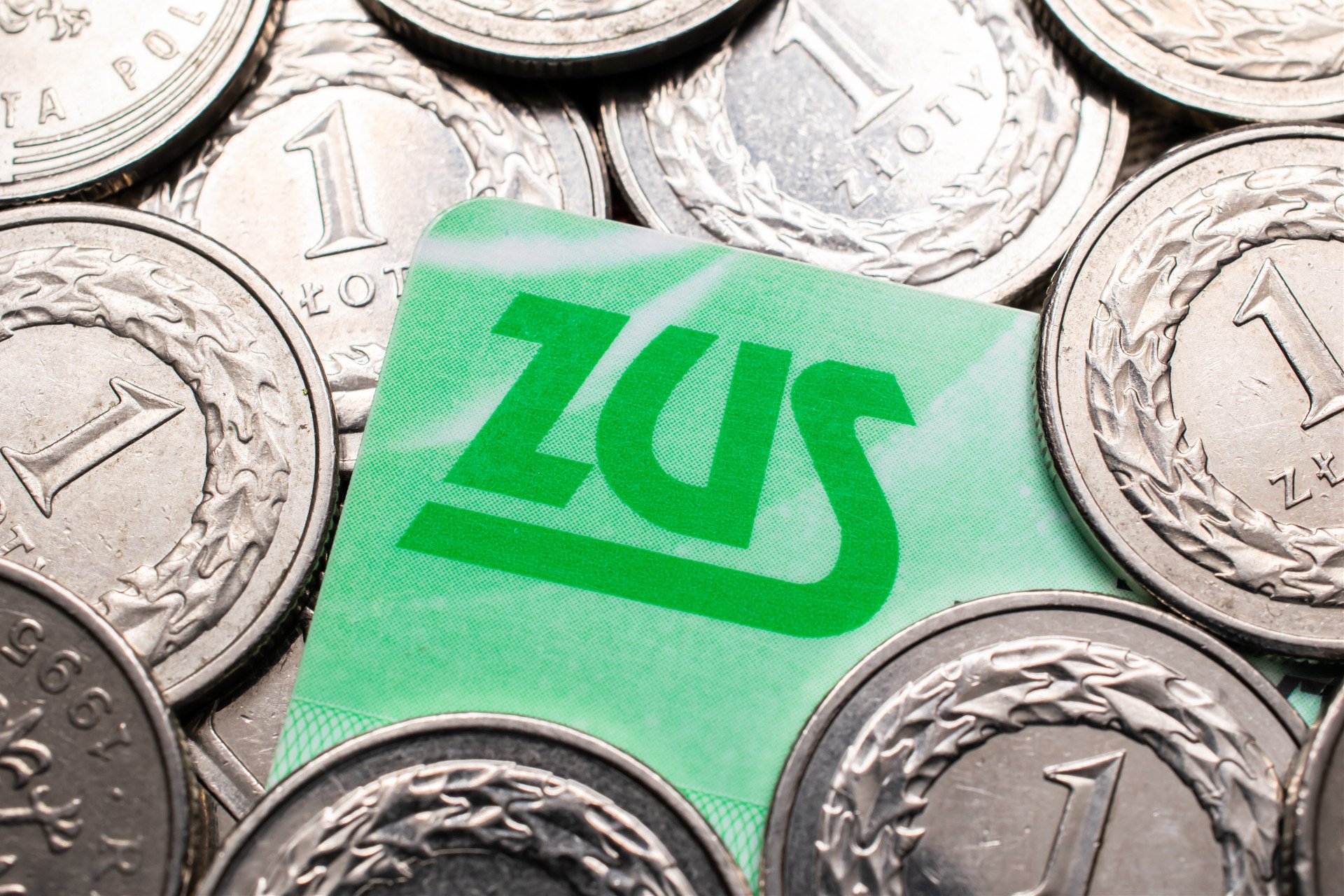 Minimalna emerytura 2026: kwota brutto i netto oraz warunki przyznania ...
