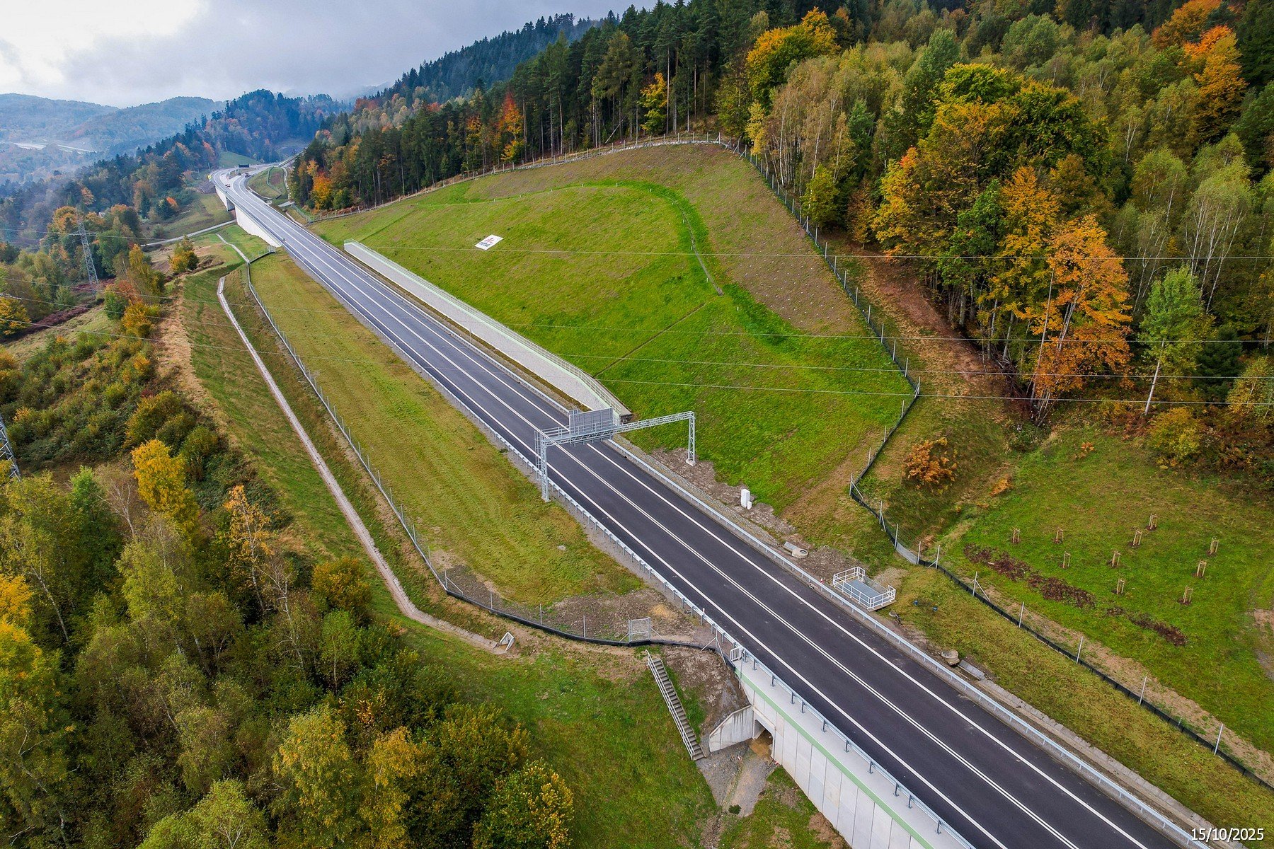To najpiękniejsza trasa w Polsce, która prowadzi przez Beskidy ...