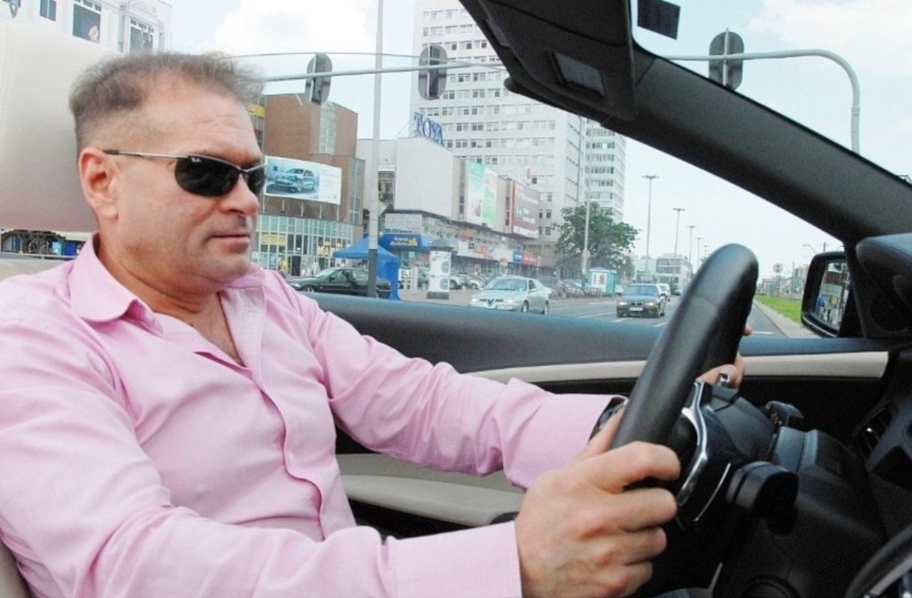 Tak zmieniał się przez lata detektyw Rutkowski i jego fryzura. Wygląda ...