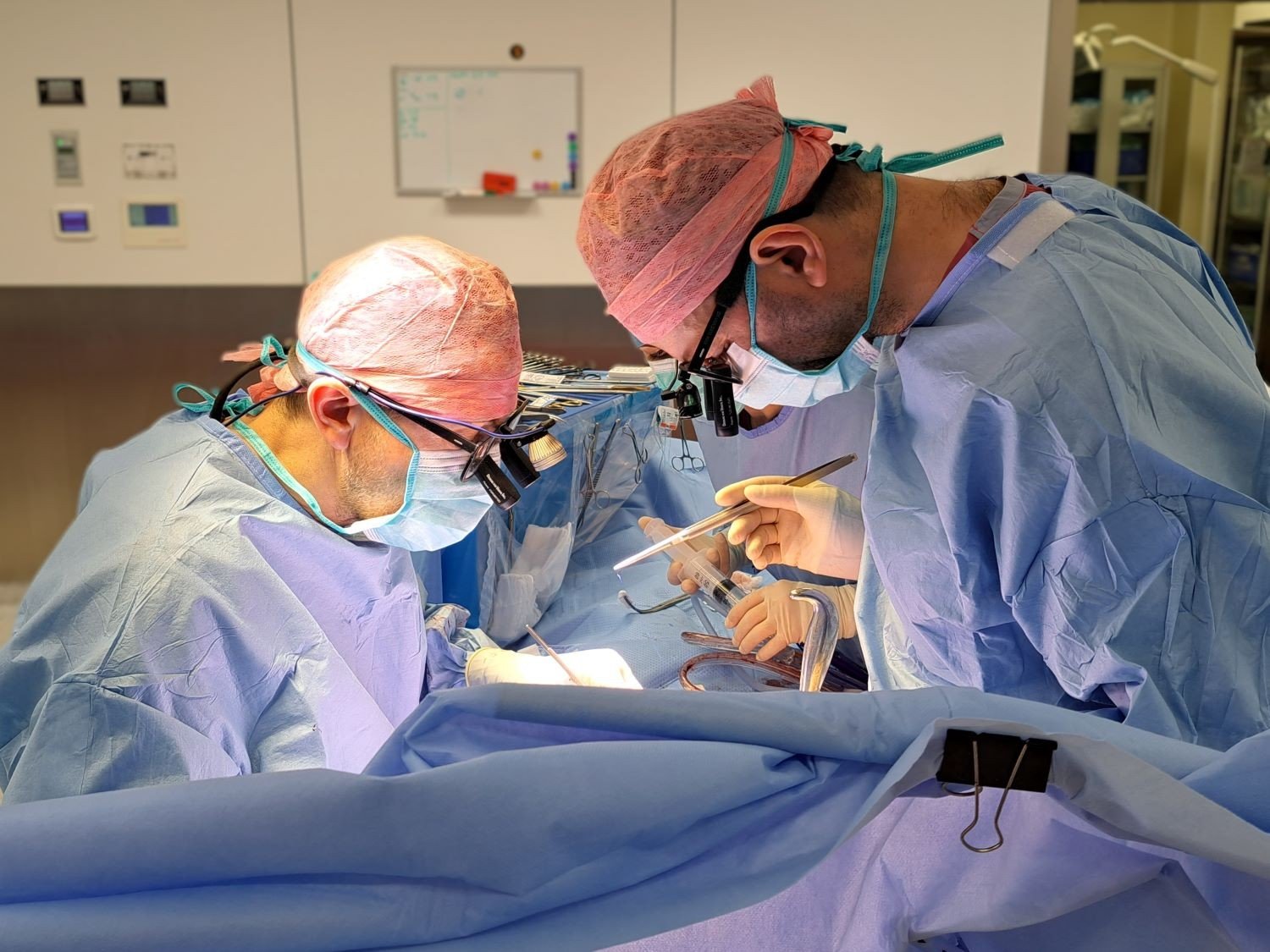 Nowatorska operacja w Zabrzu. 77-latek przeszedł transplantację obu ...