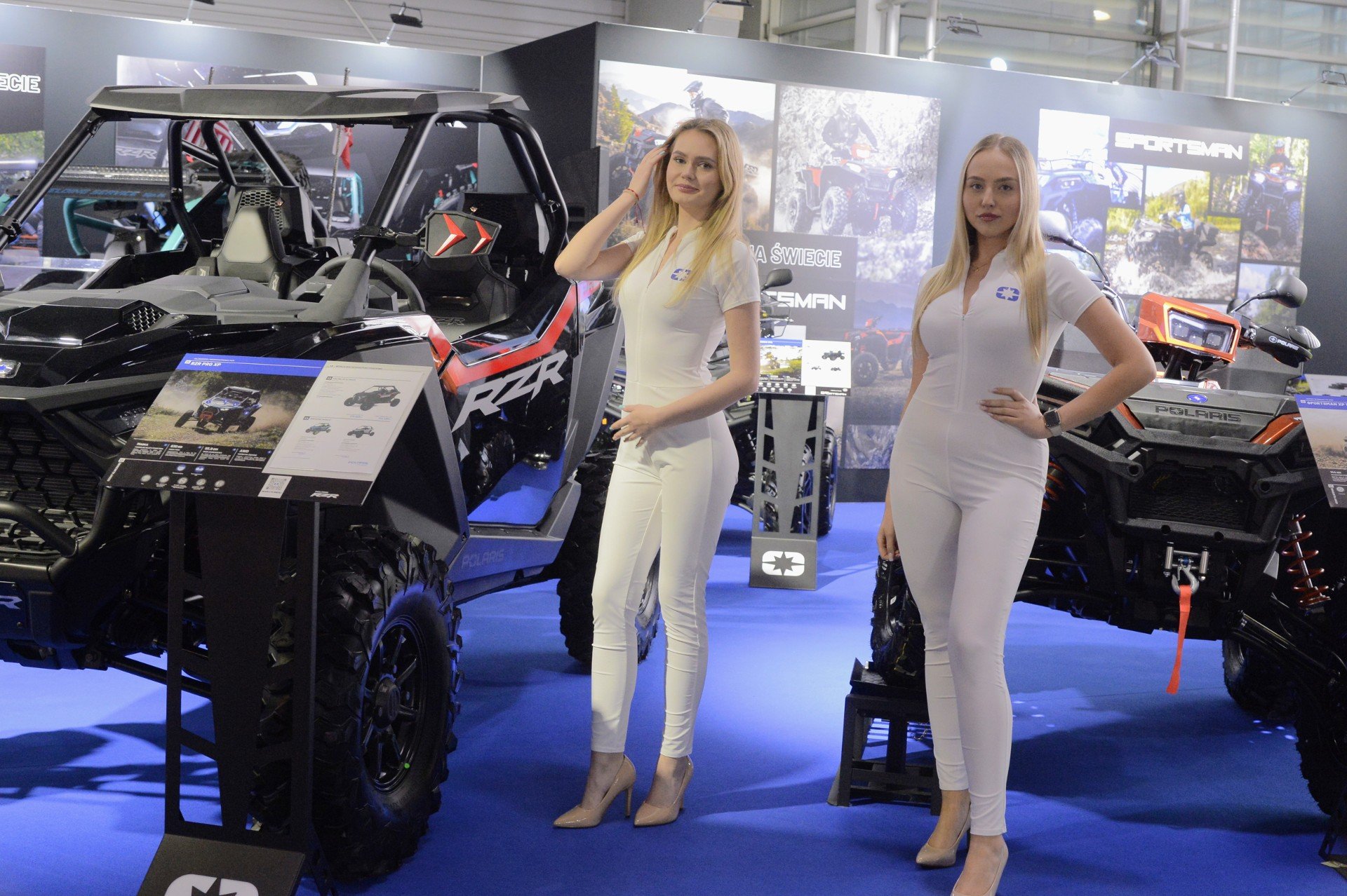Piękne hostessy na największej imprezie motoryzacyjnej w Polsce. Mamy ...