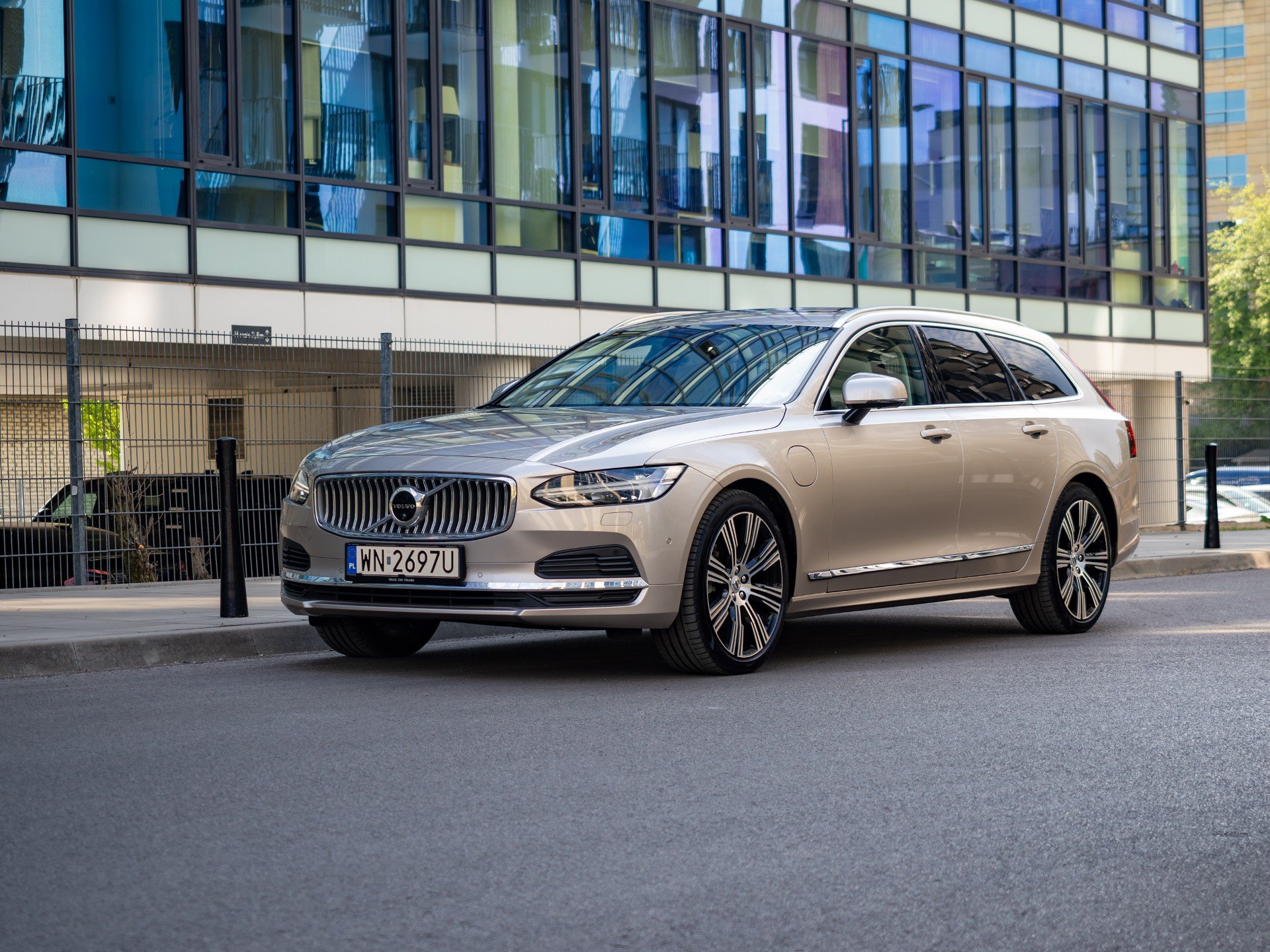 Volvo V90 2.0 T8 Recharge eAWD 455 KM. Pożegnanie króla kombi? Nasz ...