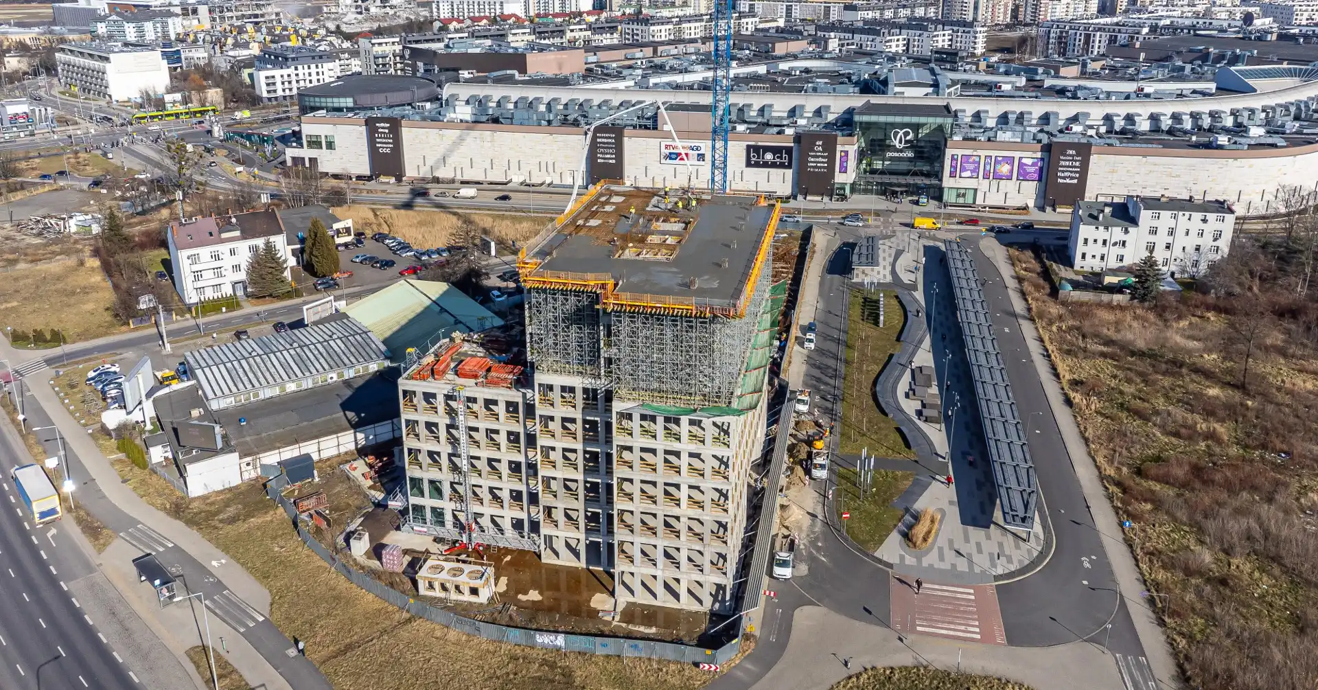 Nowoczesny biurowiec Industrial przy galerii Posnania rośnie w oczach ...
