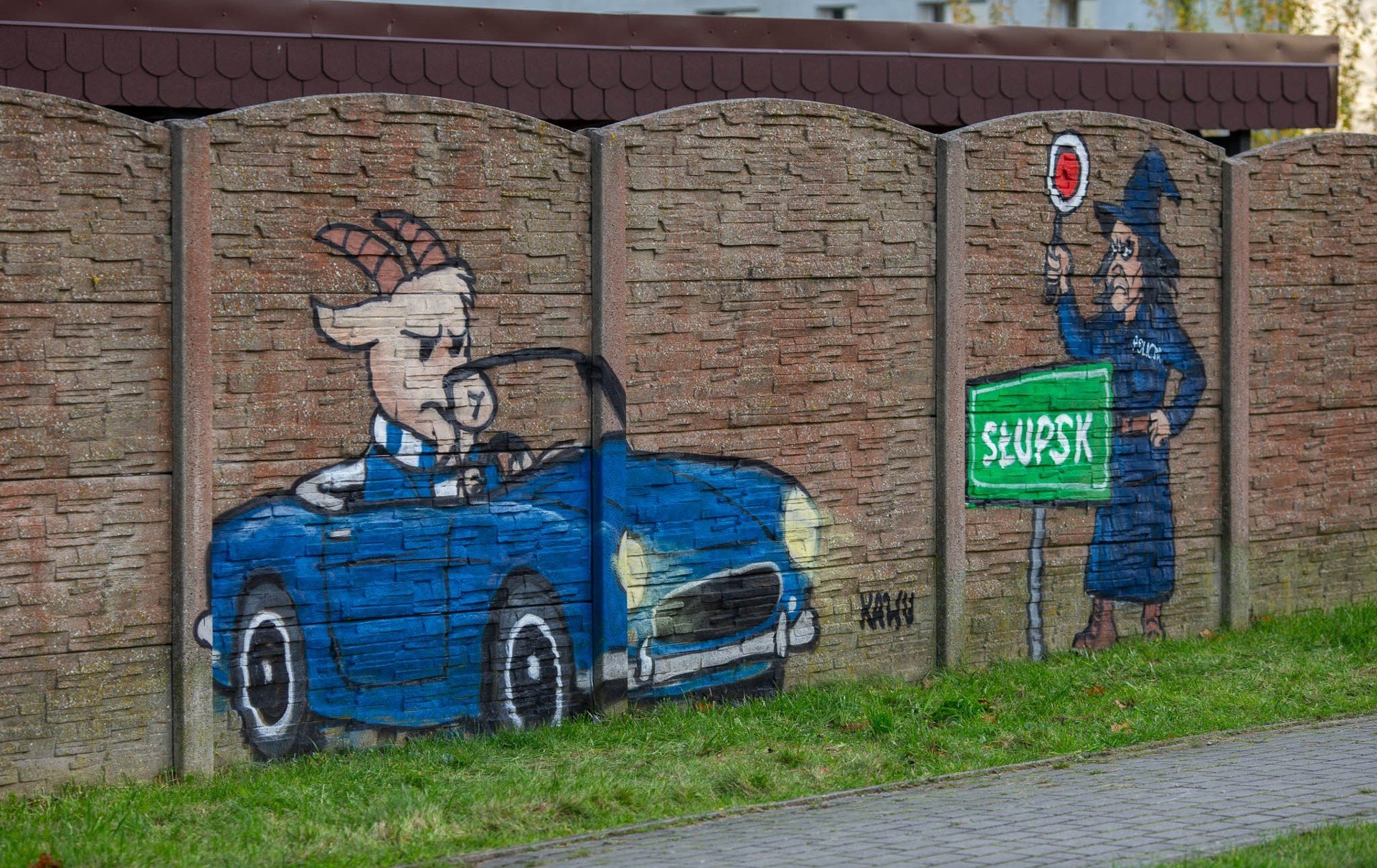 Okolicznościowe graffiti przed meczem Gryfa Słupsk z Lechem Poznań ...