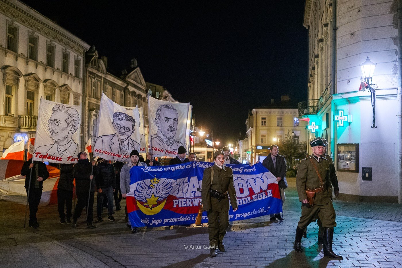 Tarnowski Marsz Niepodległości przeszedł ulicami miasta. Uczestnicy ...