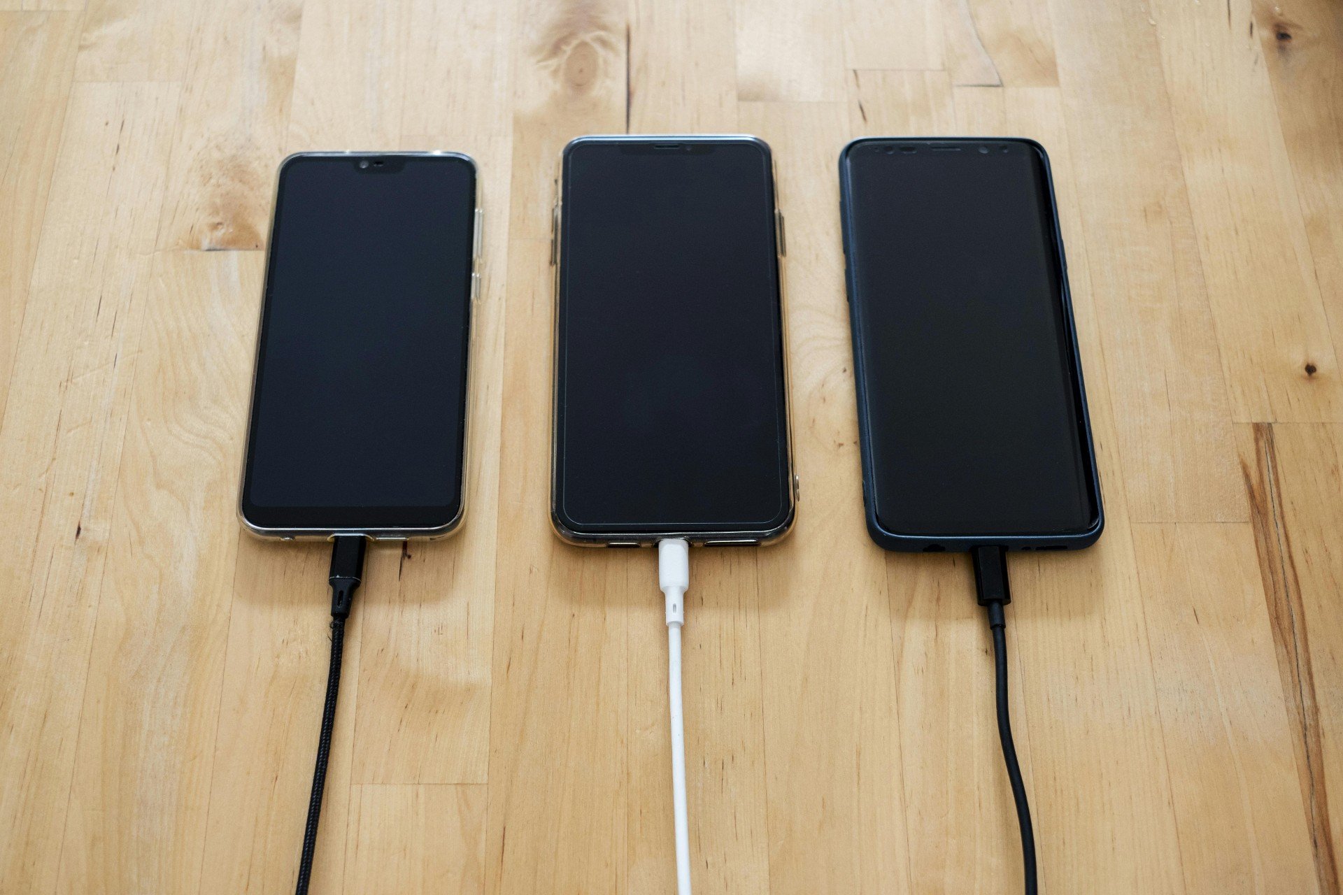 Nigdy nie ładuj tak swojego telefonu! Utracisz wszystkie zdjęcia i ...