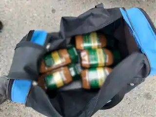 Amator cudzej kawy i jego kompan wpadli po pościgu w ręce policjantów z ...