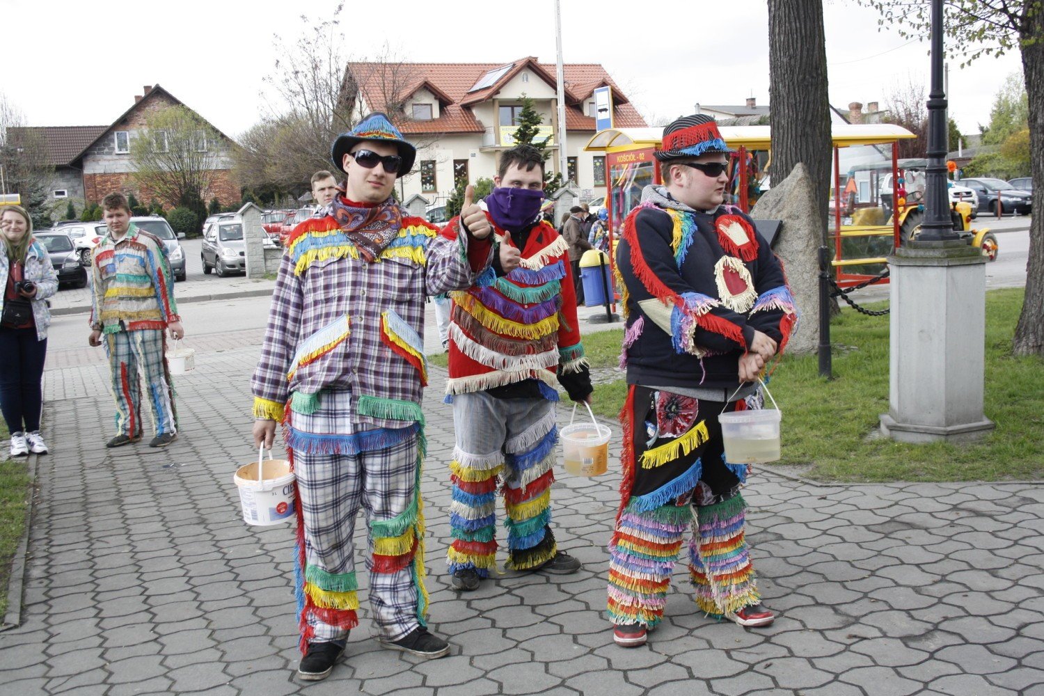 Śmigus-dyngus to relikt przeszłości? Śmiergustnicy i Dziady kultywują ...