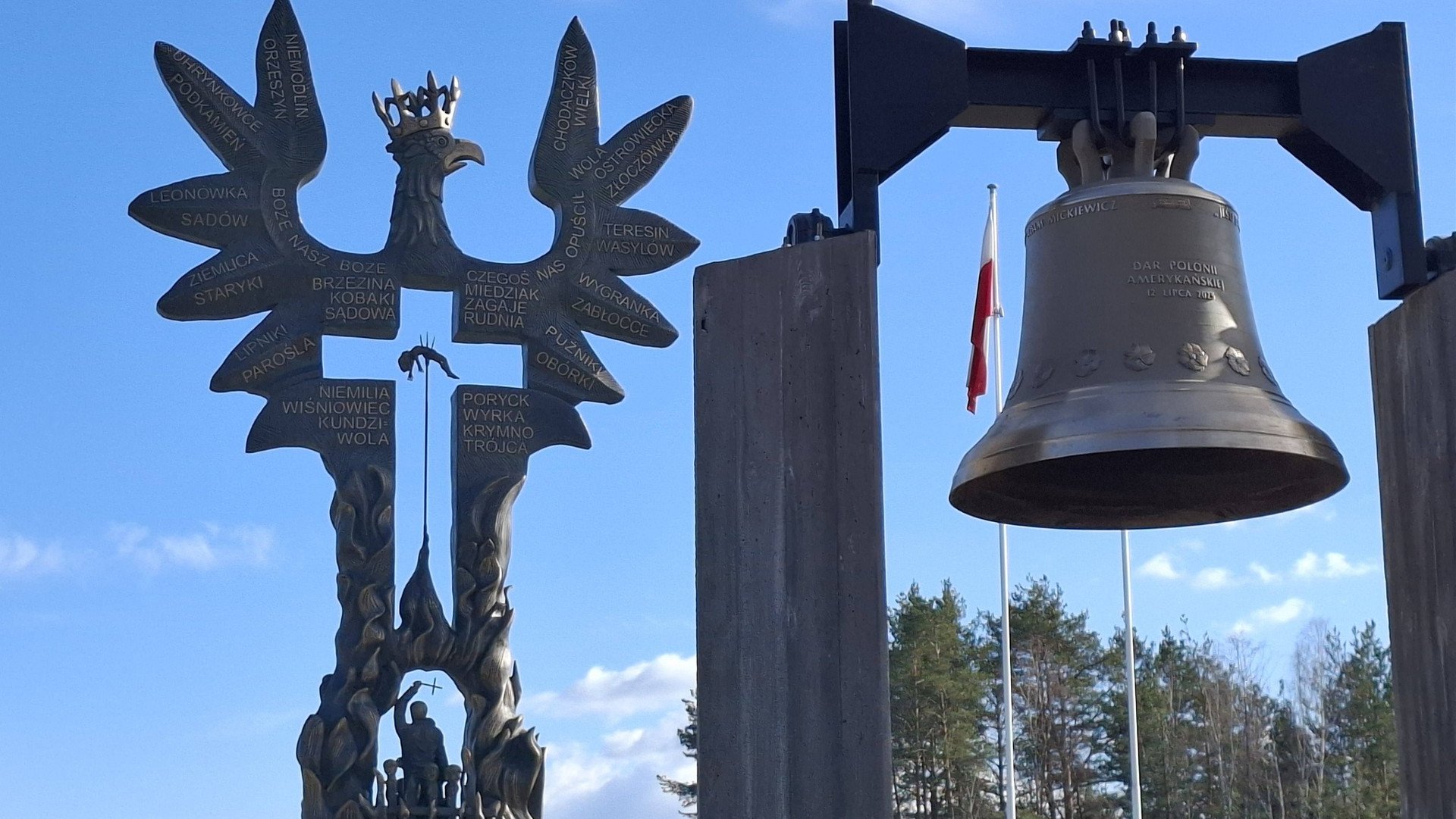 Przy Pomniku Rzezi Wołyńskiej w Domostawie stanął Dzwon Pamięci ...