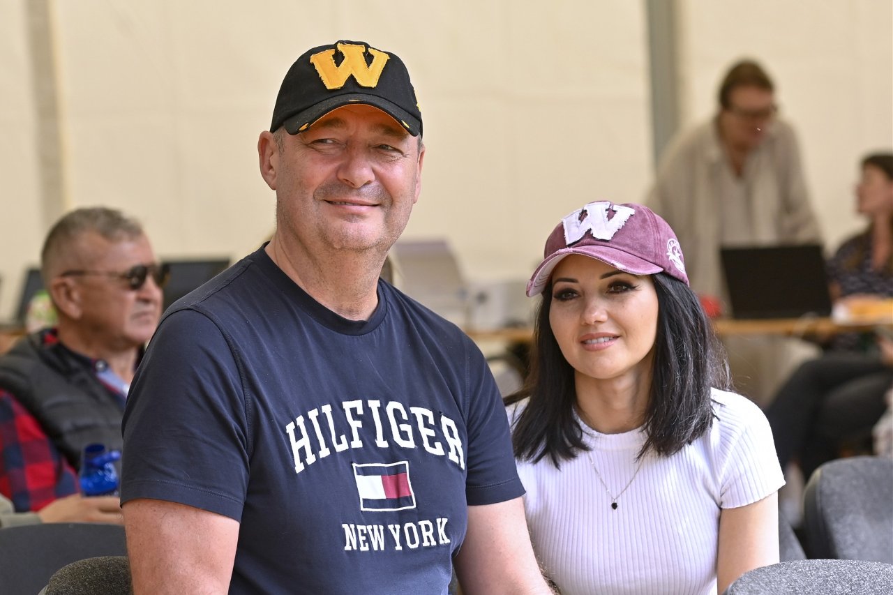 Jacek Rozenek ma młodszą o 20 lat żonę. Oto, jak wygląda Maria Samuel ...